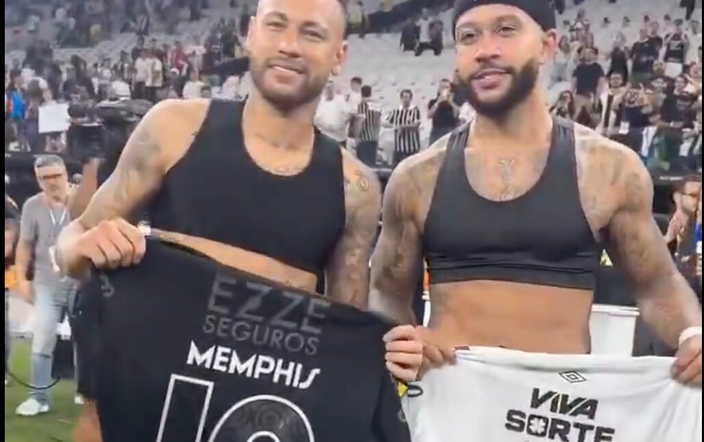 Corinthians Defeat Santos, Neymar and Depay Exchange Jerseys and Boots